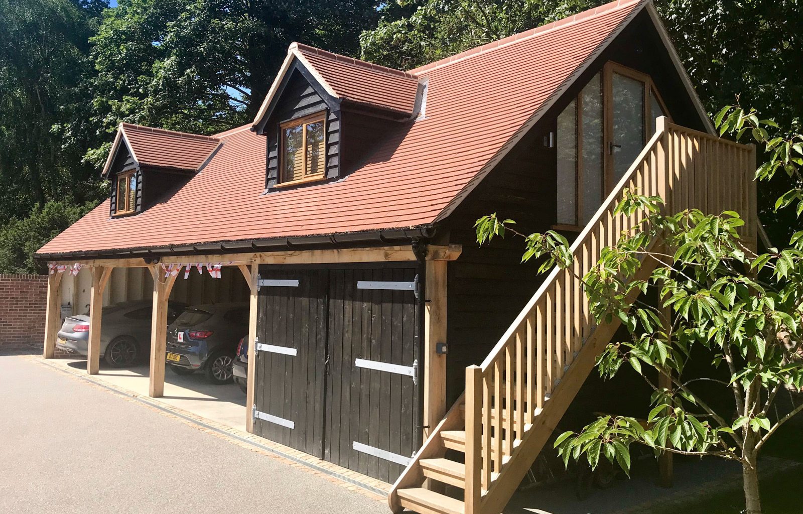 Cartlodge, interior and exterior - Roger Gladwell Timber Frame Construction